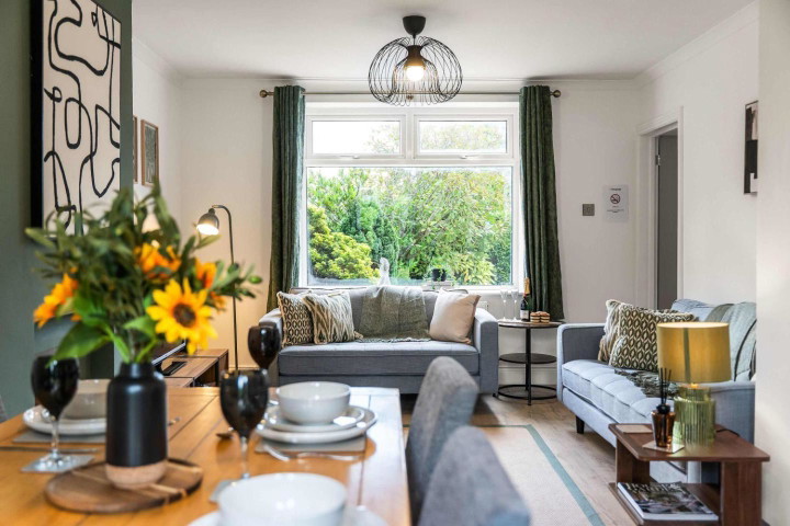 Modern Northwich 3 Bed By 53 Degrees Property, Sleeps 6 With Free Parking - Northwich