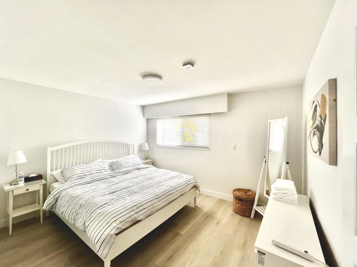 Quiet Central 3bd - Gated Parking, Ac, Transit - West Vancouver