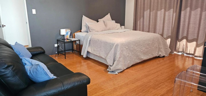 Private King Bed Guest Suite - Perth