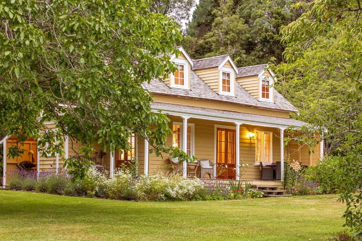 Mill Cottage With Spa Pool & Sauna - Akaroa