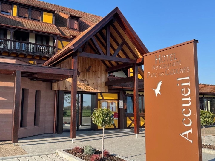 Hotel Restaurant Au Parc Des Cigognes - Bergheim
