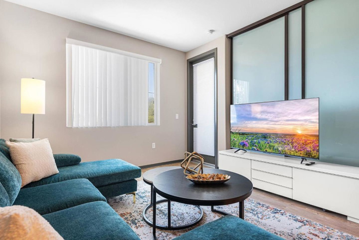Heart Of Irvine *Luxury Apt W/pool & Gym* - Tustin, CA
