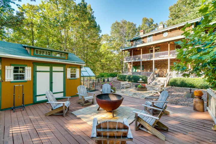 Family Getaway: Georgia Cabin W/ Outdoor Hot Tub - Clermont, GA