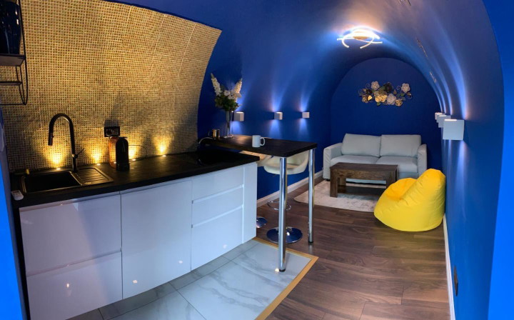 Quirky Vaulted Flat With Terrace - Bradford-on-Avon