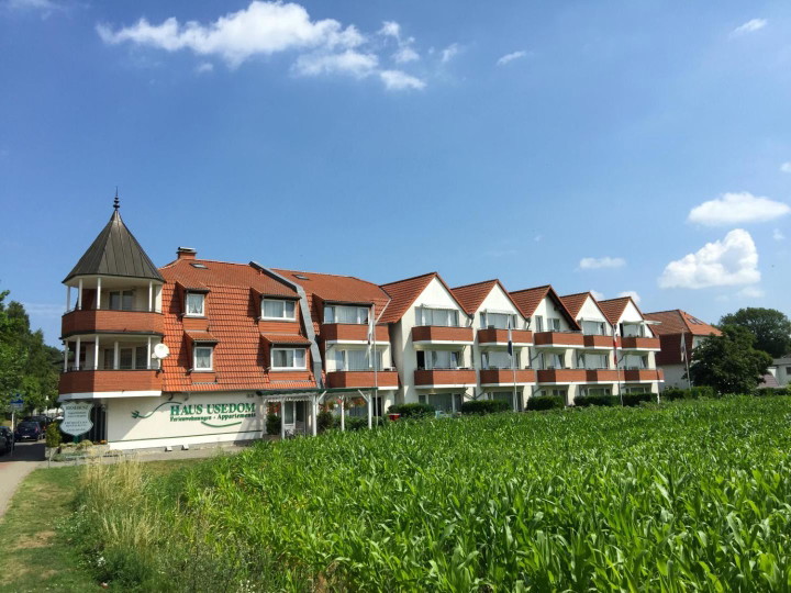 Haus Usedom Ferienwohnanlage Mit Frühstücks-restaurant Gegenüber Im Seeschlösschen - Zempin
