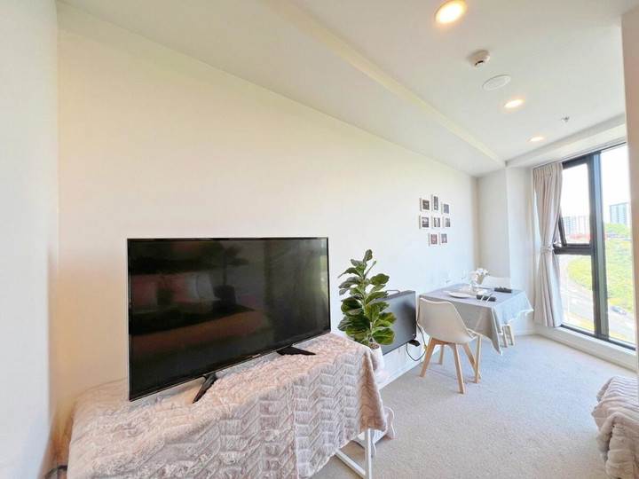 Chic Studio With Pool In Cbd - Auckland