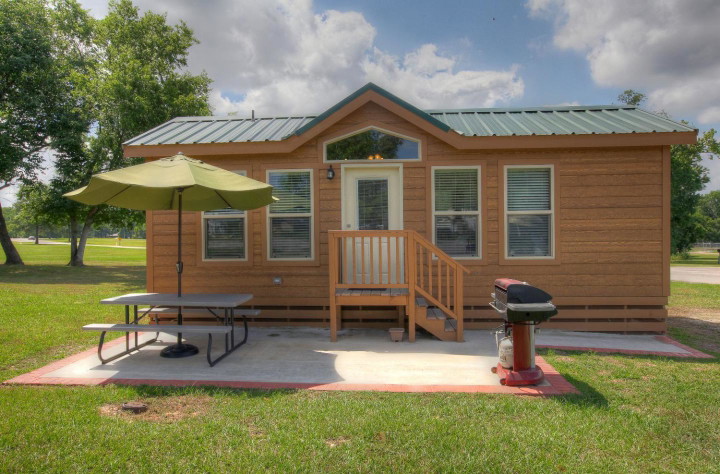 Lake Conroe Two-bedroom Cabin 13 - Conroe, TX