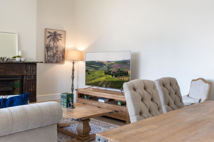 Central 2-bed Apartment With Private Parking - Ryde