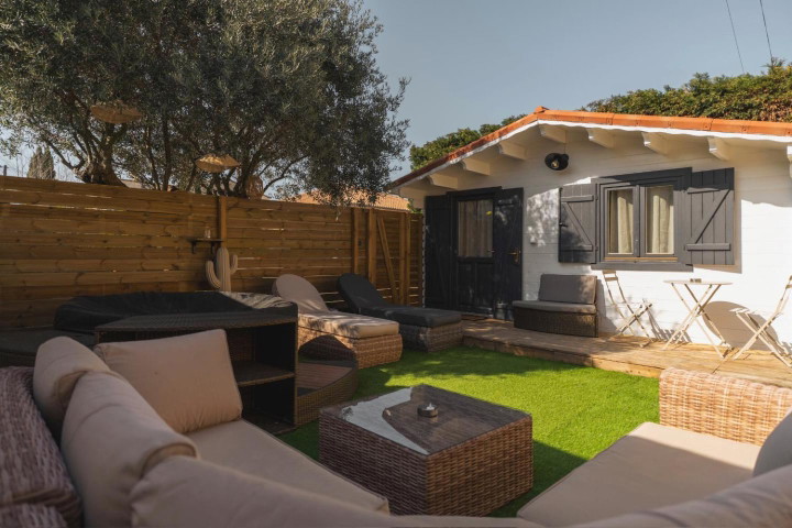 La Cabane De L'olivier - Suite Cosy Avec Jacuzzi & Home Cinéma - Arles