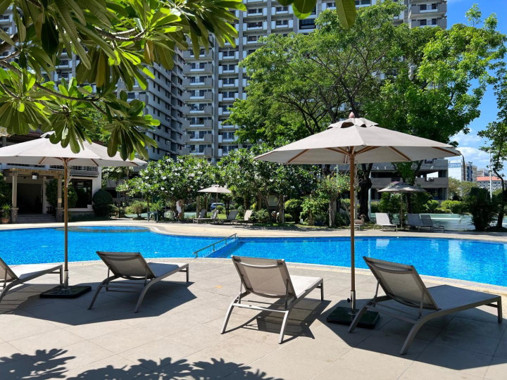 Stunning 2br Apt, 65 Sq M Netflix At Rosewood Pointe Residences Near Bgc - Makati