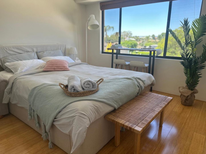 Sunlit Minimal Master Room With Bathroom Bayswater Central City & Airport Shared House - Perth, Australia