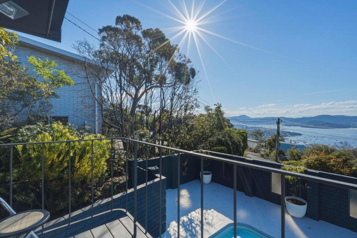 Mount Nelson Lookout - 2 Bed House & Swimming Pool - Hobart