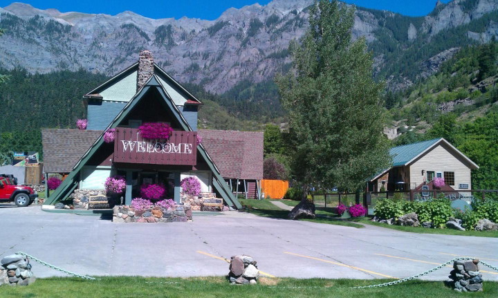 Twin Peaks Lodge & Hot Springs - Ouray, CO