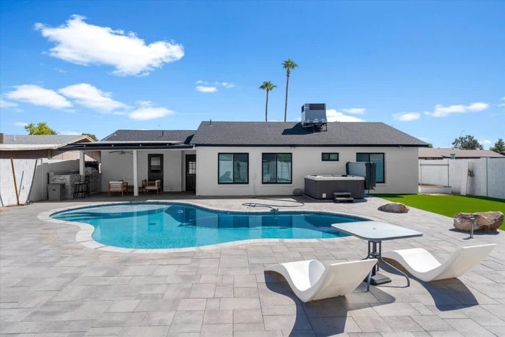 Rock And Glam Paradise - 