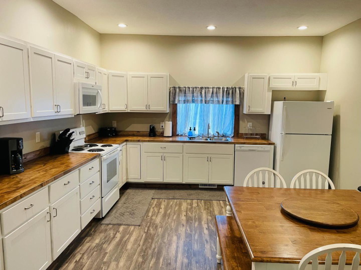 Modern Farmhouse 3 Bed, 2 Bath Apartment, Sleeps 7, Lots Of Space, Steps To Downtown, Honeywell & Eagles Theater - Indiana (State)