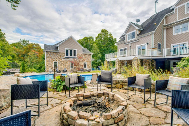 Deck For Entertaining: Belmont Group Getaway - Gilford, NH