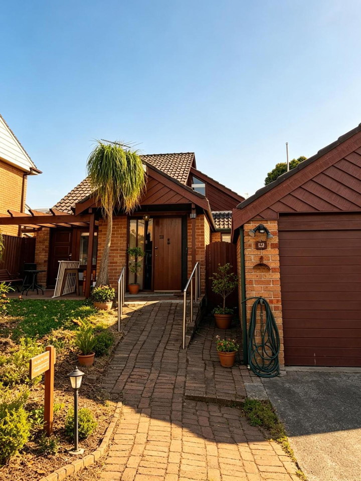 Timberlight Burwood Quiet & Homely Stay Near Westfield - Burwood