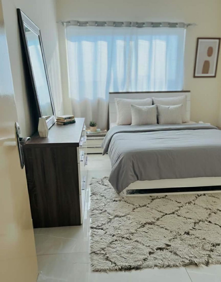Comfortable Queen Room, Dubai City View, Private & Peaceful, 8 Mints Walk To Dubai - 