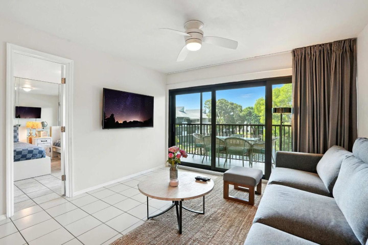 Beautiful Lake Views- Walk To Amenities - Naples, FL