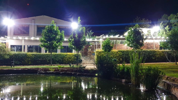 Koi Inn - Hartbeespoort