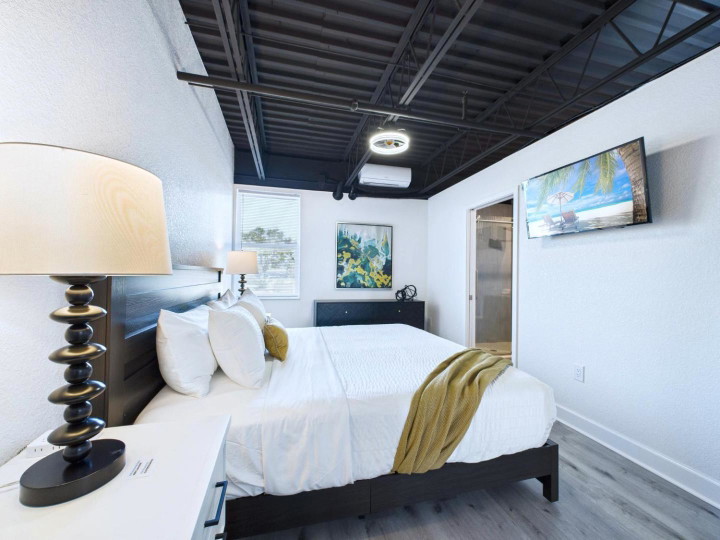 Minutes To Port! Loft Near Dining & Fun -Unit 207 - Cape Canaveral, FL