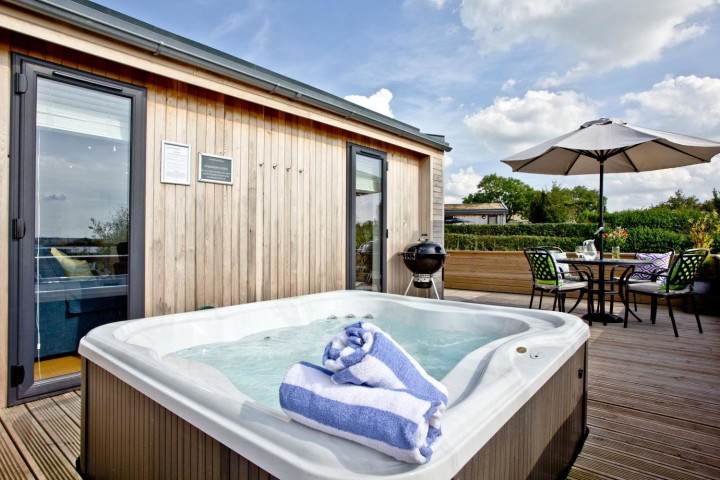 Perry Lodge, Strawberryfield Park - Hot Tub - Free Parking & Wifi - Glastonbury