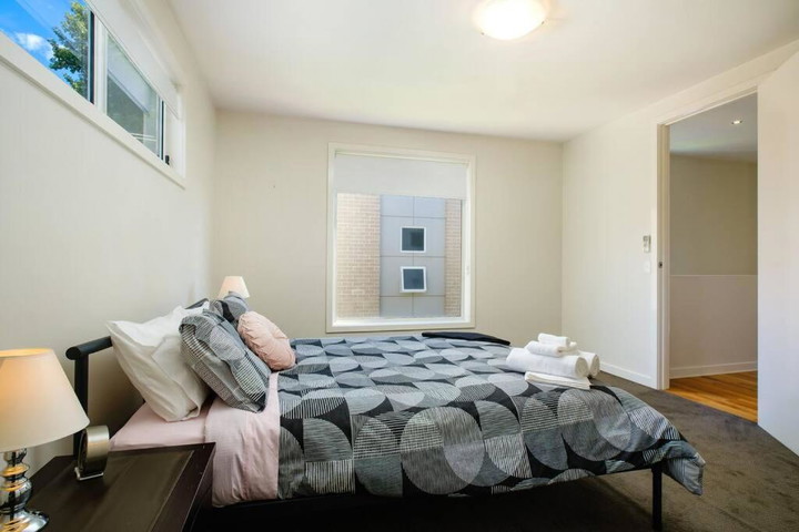 Splendour On Sackville - Albury