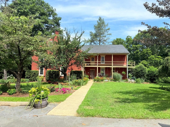 Hillside Farm B & B - Lititz, PA