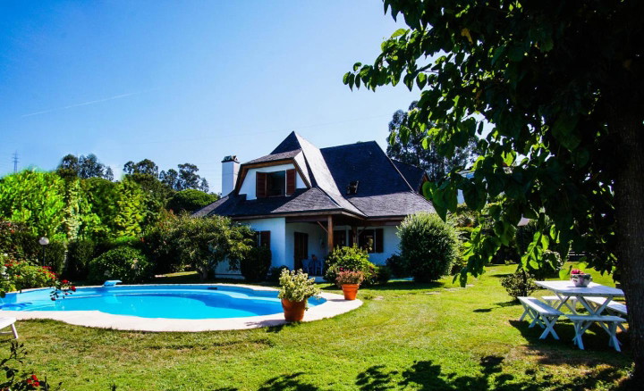 Chalet Con Piscina Y 2000 M De Jardín - Vigo