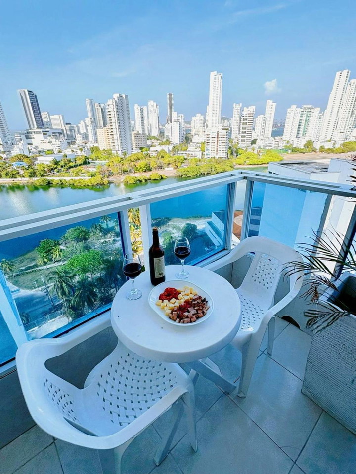 Lindos Apartamentos Frente A La Playa - El Laguito - Cartagena