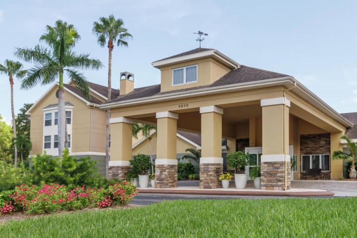 Homewood Suites By Hilton Fort Myers - Fort Myers, FL