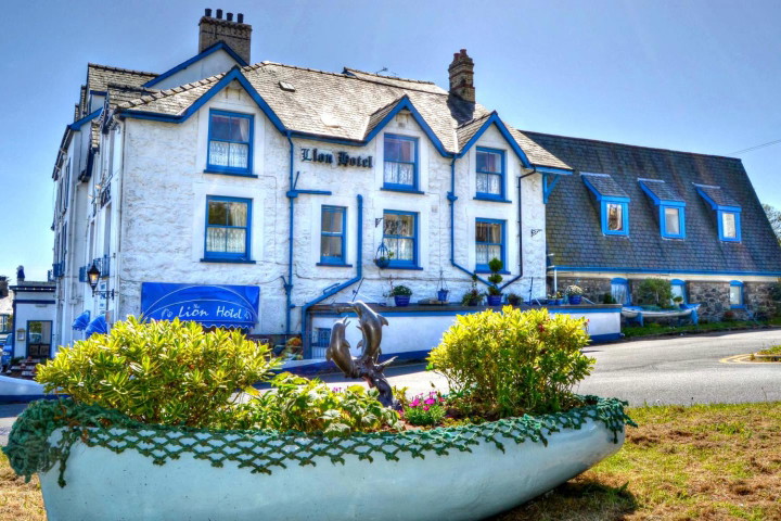 Lion Hotel & Studio Apartments - Criccieth