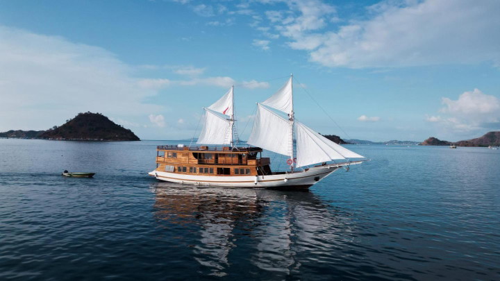Sundari Voyages By Archipelago Reserve Diving Photography - Labuan Bajo