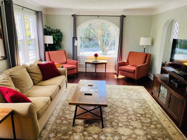 State Street Cottage, Suite 2 - State of Washington
