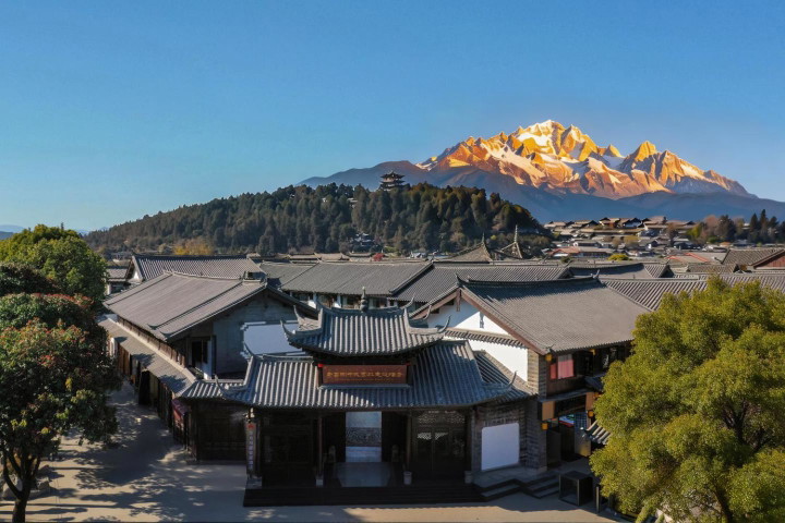 Chinese-style Garden Resort Hotel - Lijiang