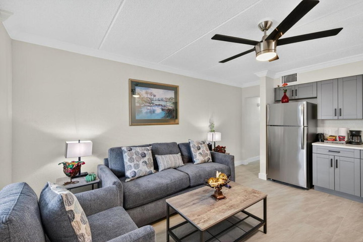 Sunset Beach Suites Unit 3 - Madeira Beach, FL