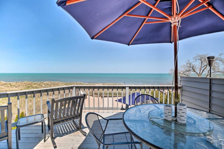 Lakefront Family Retreat W/ Grill: Steps To Beach! - Gary, IN
