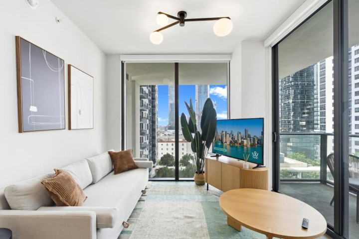 Prime Downtown Location With Rooftop Pool - Coral Gables, FL
