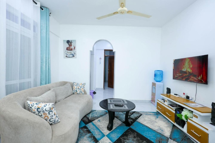 Spacious 1bedroom,strong Wifi,tv Netflix ,Kitchen, Fridge Busy Area - Mombasa