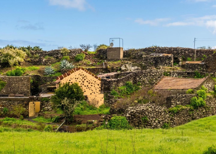 Comfortable House With Mountain View In Isora - El Hierro