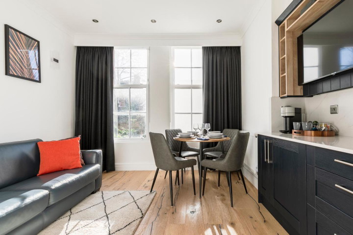 Modern Aptmt, 2 Stops To Central London, Smart Lock, Netflix - 킹스턴