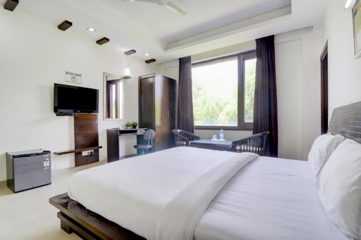 Blue Moon Residency Hotel & Restaurant - Gurugram