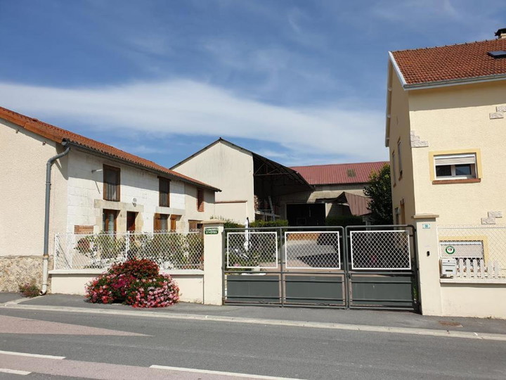 Cour La Dame Chez Béatris Et Christophe Janson - Marne