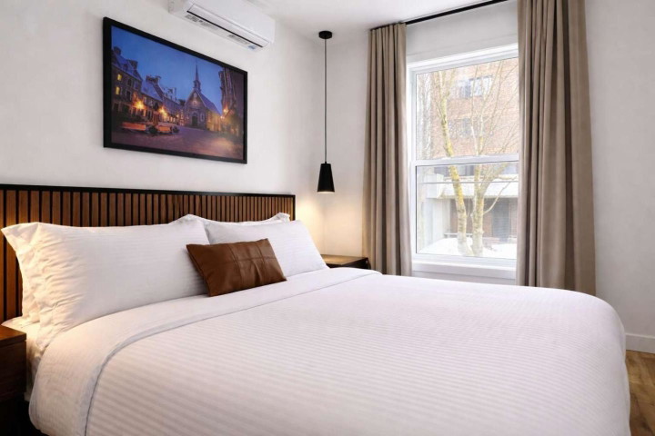 Room With A King-size Bed Downtown Quebec - Levis