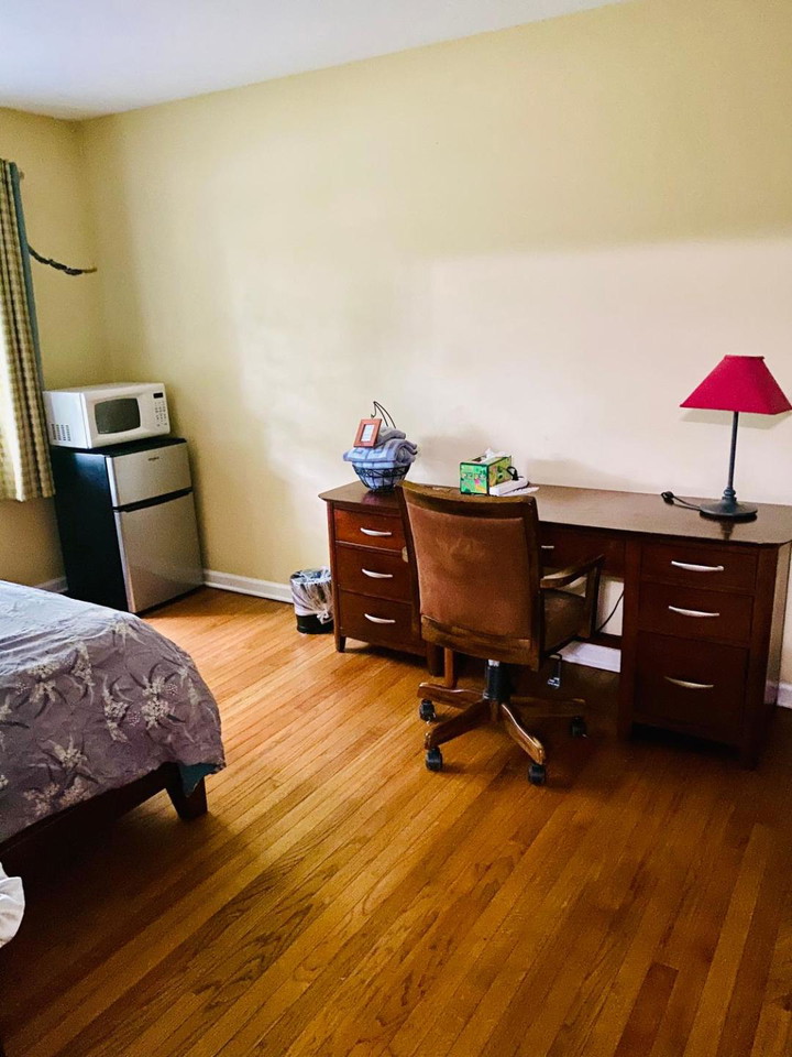 B2 A Private Room In Naperville Downtown With Desk And Wi-fi Near Everything - Naperville, IL