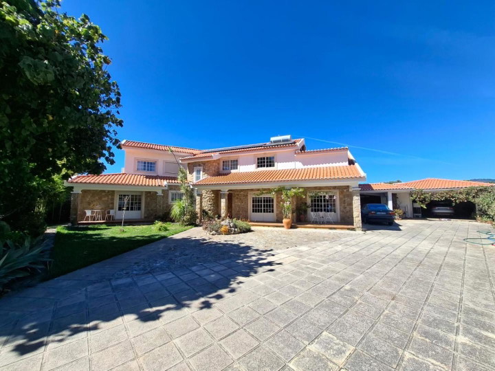 Apartamentos Em Moradia Com Jardim - Cascais