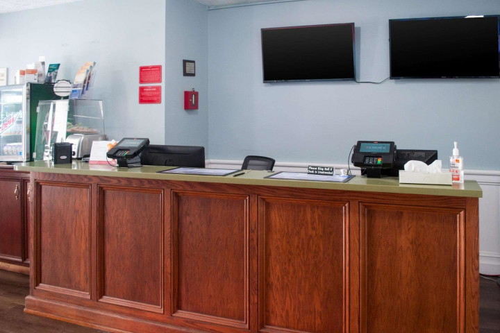 Econo Lodge Inn & Suites Sandusky South - Sandusky, OH