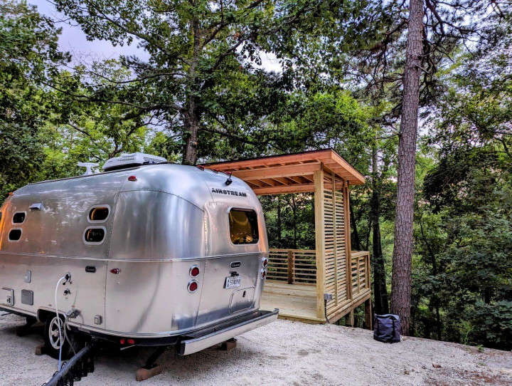 Airstream Retreat, Hot Tub, Sunset Deck & Trail - Arkansas