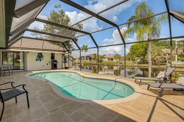 Luxury Oasis W/ Pool, Hot Tub, Dock & Sauna - Punta Gorda, FL