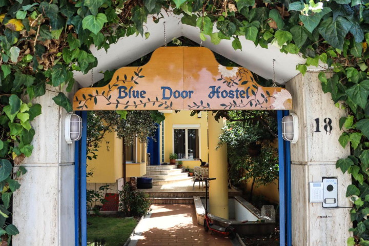 Blue Door Hostel - Albania